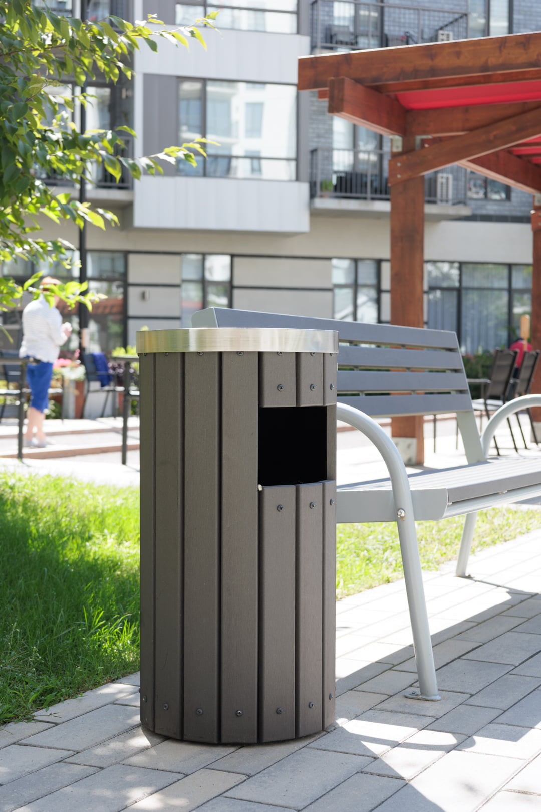 Brown Composite Garbage Bin, 30 x 16'' - Décors Véronneau