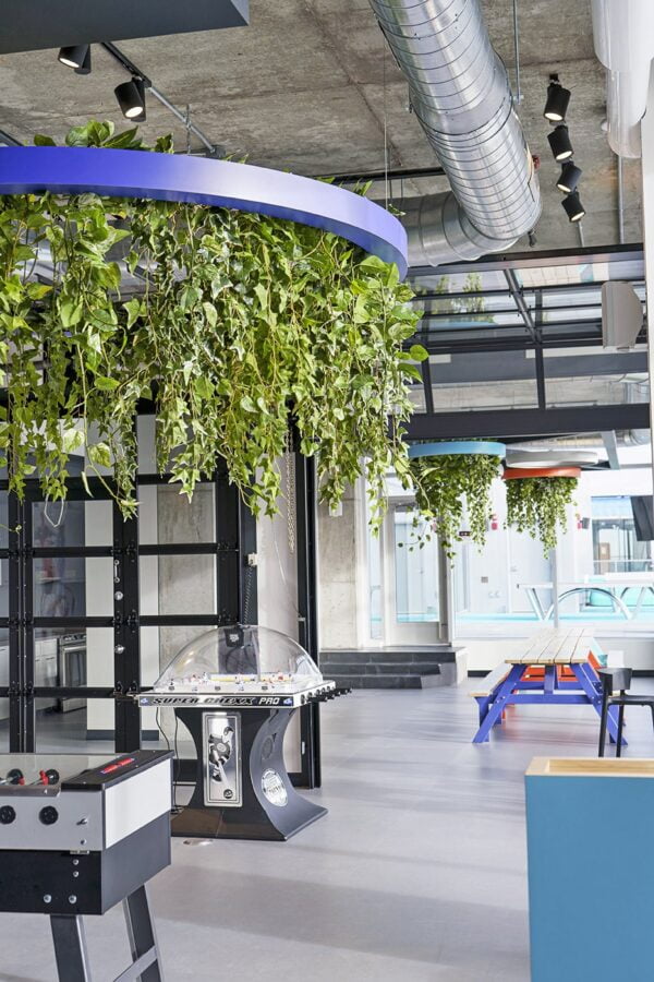 Artificial plant ceiling: the new trend in commercial spaces - Décors ...