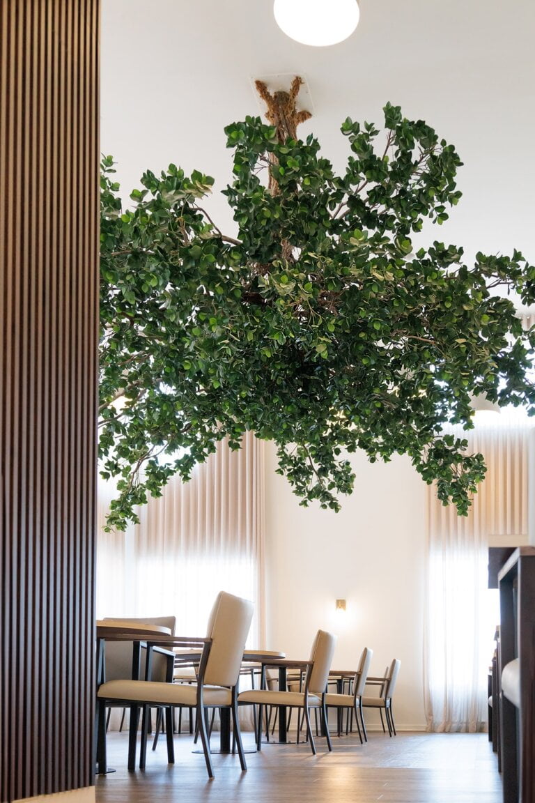 Artificial plant ceiling: the new trend in commercial spaces - Décors ...