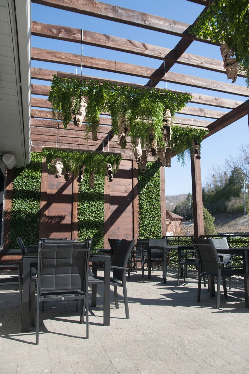 Artificial plant ceiling: the new trend in commercial spaces - Décors ...