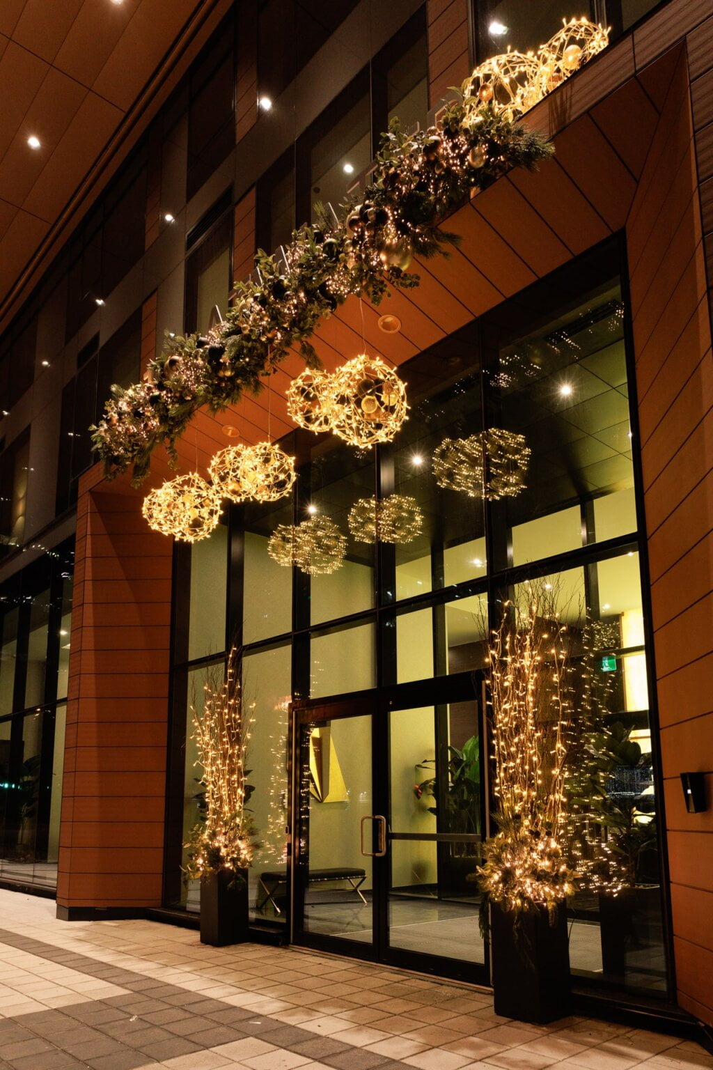 Professional Christmas Decorations for Businesses - Décors Véronneau