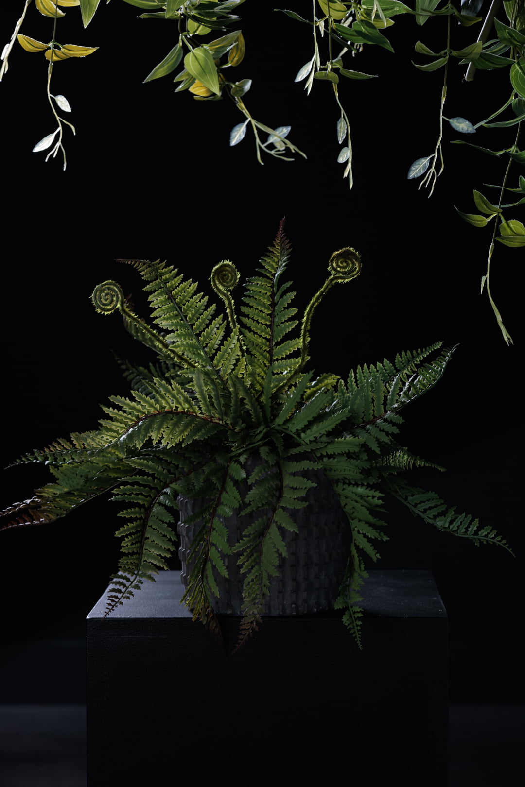 Outdoor artificial trailing fern, 32'' - Décors Véronneau